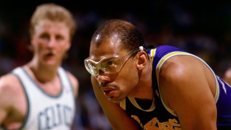 NBA: Each MVP winner and who has won the award more - AM850